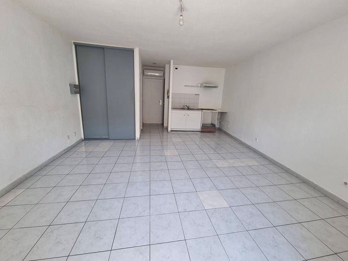 Saint Pierre-Centre Ville, Marignane - Appartement 1 pièce à louer