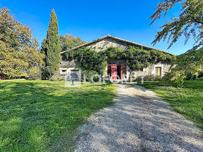 Maison 9 pièces à vendre - Champdeniers-Saint-Denis