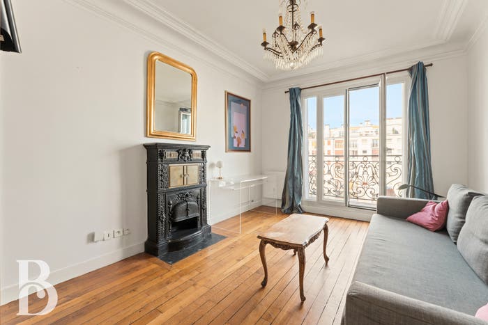 Appartement 4 pièces à vendre à Paris 15ème, Violet, Commerce