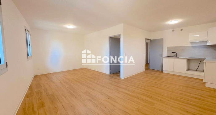 Centre Ville, Carpentras : Appartement 3 pièces à louer