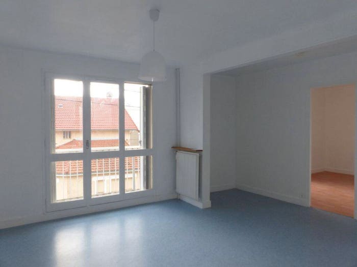 Centre Ville, Cosne-Cours-sur-Loire : Appartement 2 pièces à louer