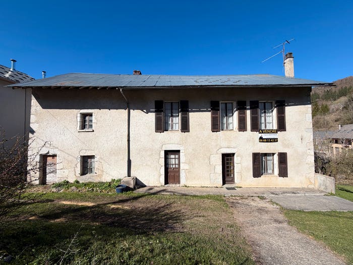 Maison 11 pièces à Entremont-le-Vieux, à vendre