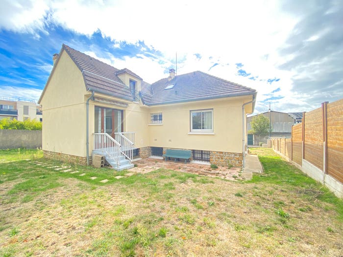 La Ville-du-Bois : Maison 7 pièces à vendre
