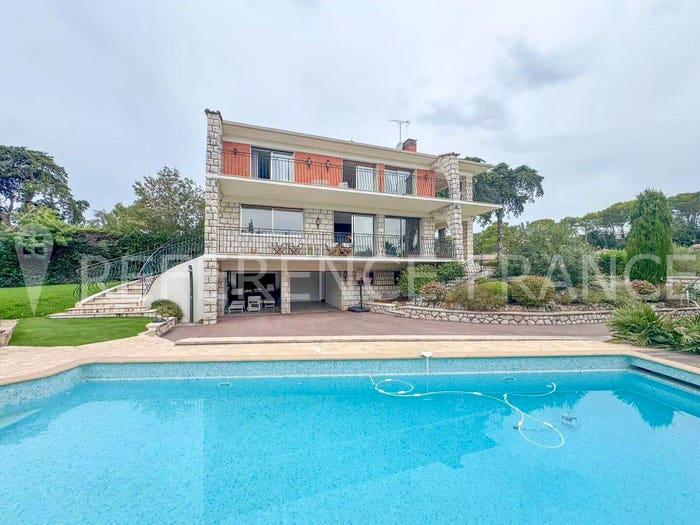 Village-Le Val-Cabrieres, Mougins : Maison 8 pièces à louer