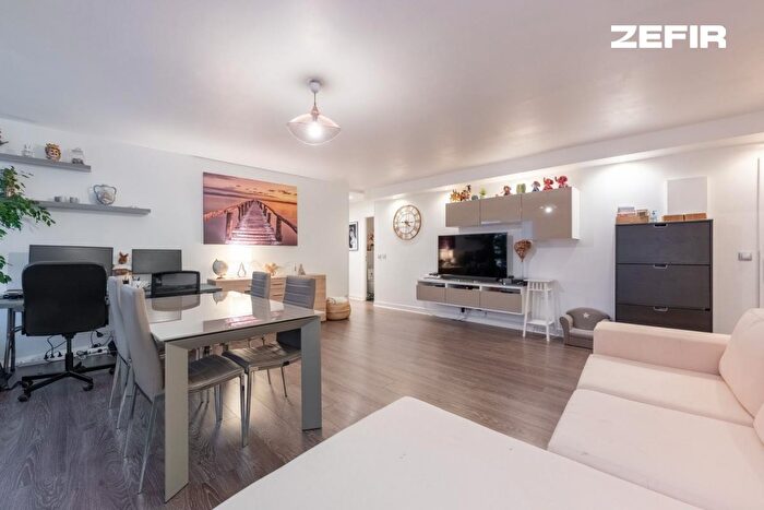 Appartement 3 pièces à Courbevoie, Gambetta, La Défense, à vendre
