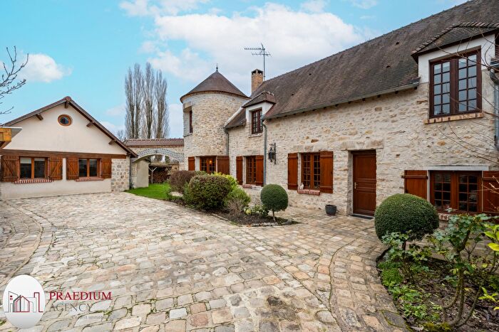 D'Huison-Longueville : Maison 10 pièces à vendre