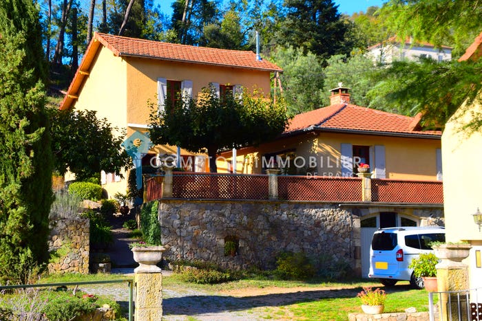 Vals-les-Bains - Maison 9 pièces à vendre