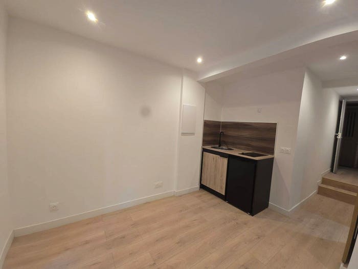Appartement 2 pièces à Cinq Avenues, Marseille 4ème arrondissement, à louer
