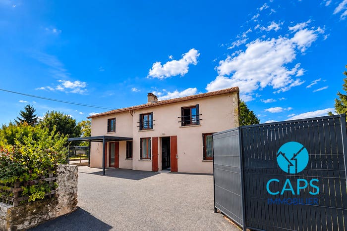 Maison 6 pièces à vendre à Montbron