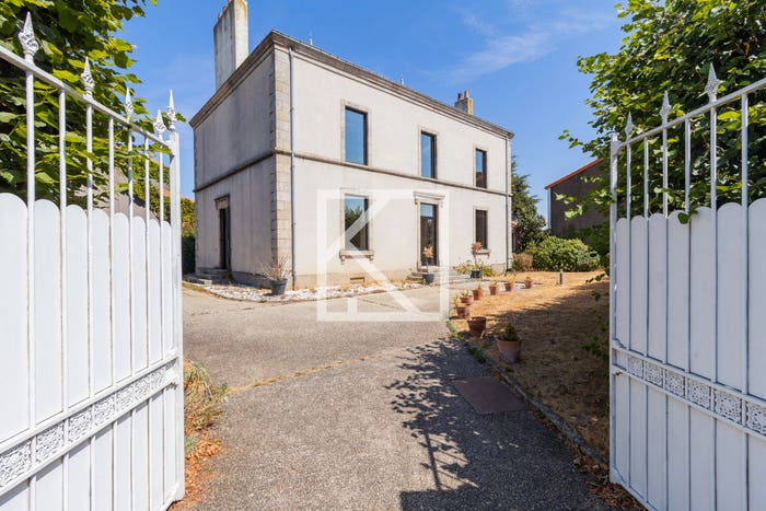 Maison 10 pièces à vendre à Le Longeron