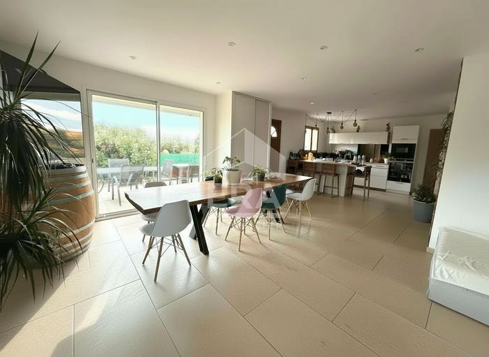 Maison 3 pièces à Vitrolles, Bords de l'étang, Tribales, Ferme de Croze, à vendre