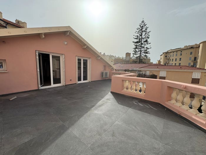 Appartement 3 pièces à vendre à Menton, Hôtel de Ville, Vieille Ville, Musée, Madone, Carnolès