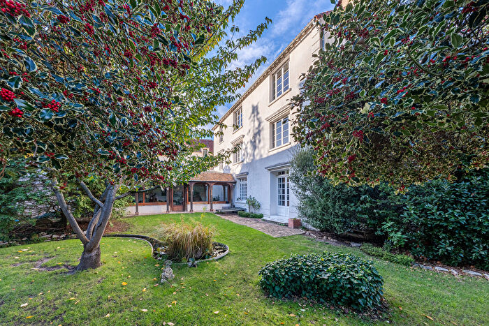 Mantes-la-Jolie, Centre-ville - Maison 11 pièces à vendre