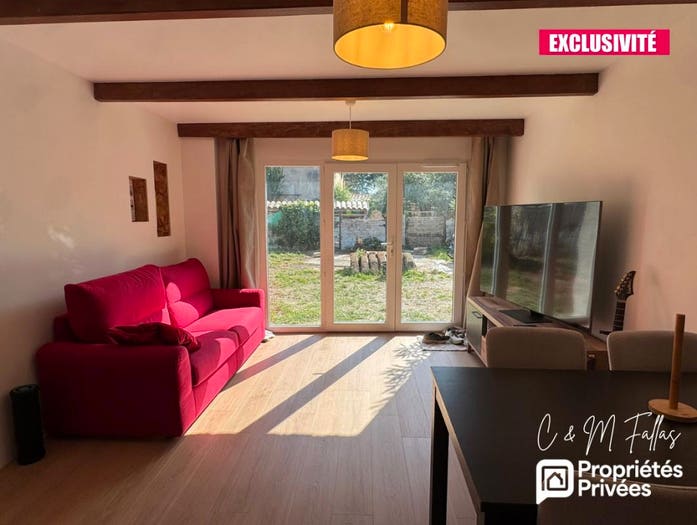 Maison 9 pièces à Travaillan, à vendre