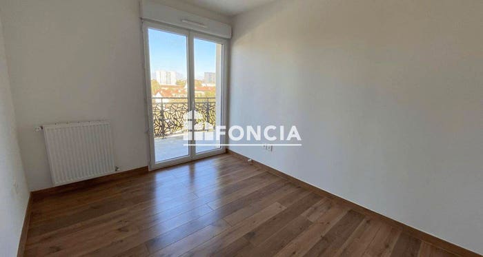 Centre, Neuilly-Plaisance : Appartement 3 pièces à louer