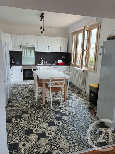 La Roche-sur-Yon : Maison 8 pièces à louer
