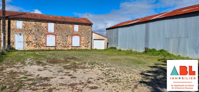 Saint-Denis-la-Chevasse - Maison 4 pièces à vendre