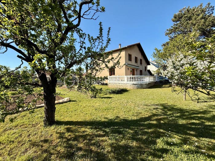 Maison 6 pièces à Chassieu, à vendre