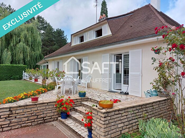 Maison 7 pièces à Saint-Amand-en-Puisaye, à vendre