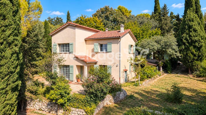 Maison 5 pièces à vendre à Tourrettes