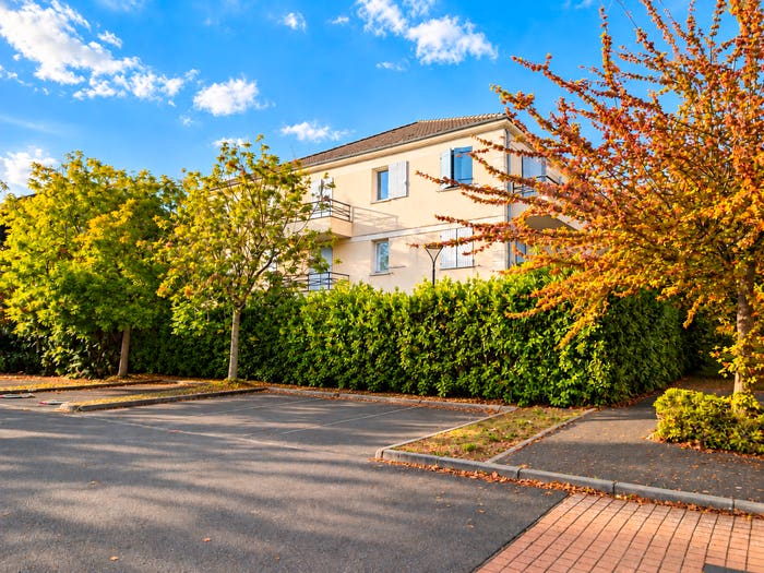 Savigny-le-Temple, Plessis-le-Roi : Appartement 1 pièce à vendre