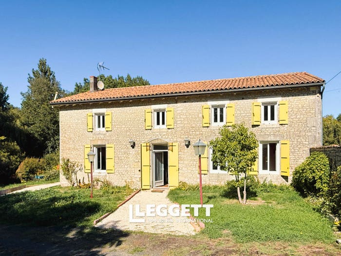 Maison 7 pièces à Les Églises-d'Argenteuil, à vendre
