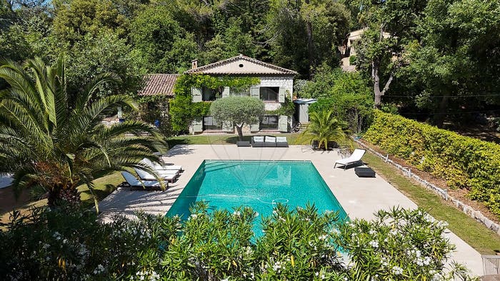 Maison 7 pièces à Roquefort-les-Pins, à vendre