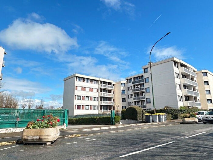 Fontenay-le-Fleury, Vieux village : Appartement 4 pièces à vendre