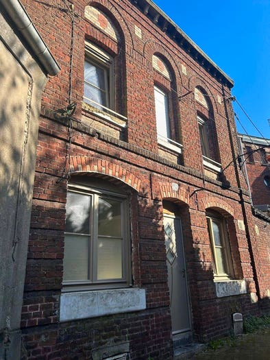 Centre-Neuf Bourg-Quesnoy-Delsaux-Musée-Cannoniers-Gare, Valenciennes : Maison 2 pièces à louer