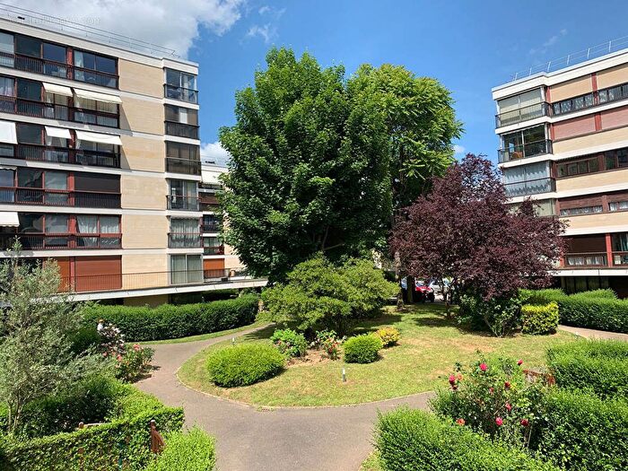 Fontenay-le-Fleury : Appartement 6 pièces à vendre