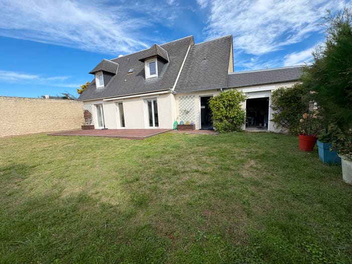 Ver-sur-Mer : Maison 8 pièces à vendre