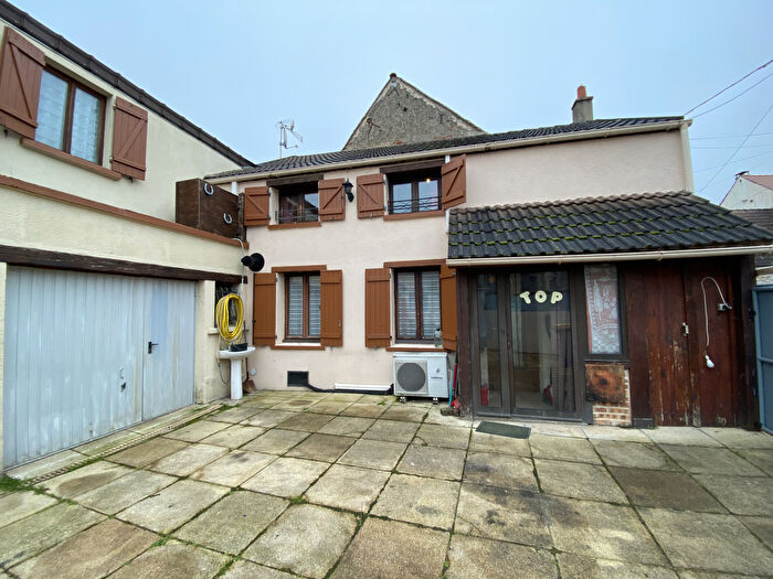 Maison 4 pièces à Villeneuve-la-Guyard, à vendre