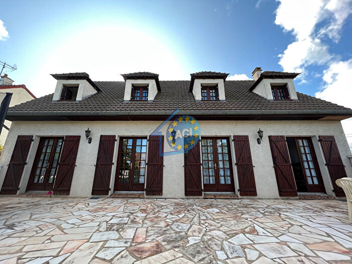 Mantes-la-Ville, Louise Michel : Maison 8 pièces à vendre
