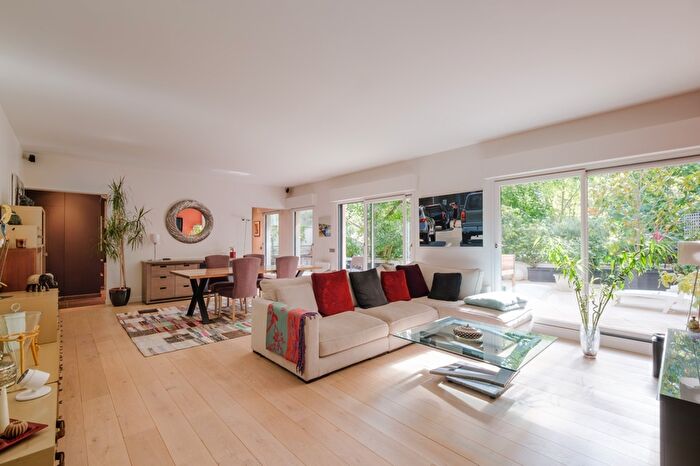 Courbevoie, Gambetta, La Défense : Appartement 5 pièces à vendre