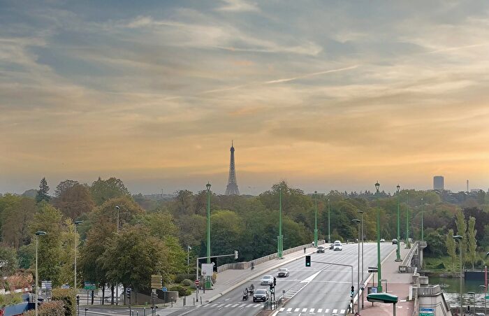 Suresnes, République : Appartement 5 pièces à vendre