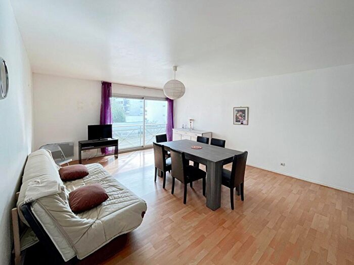 Sainte-Geneviève-des-Bois, Liers, Croix Blanche : Appartement 2 pièces à vendre
