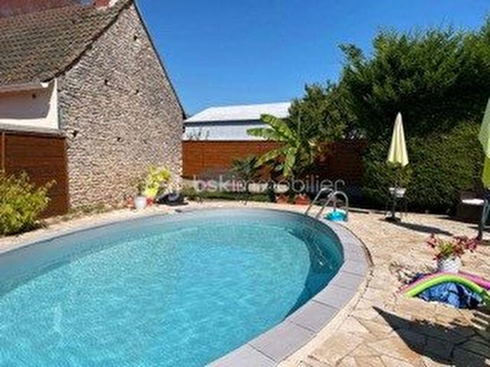 Maison 7 pièces à Méréville, à vendre