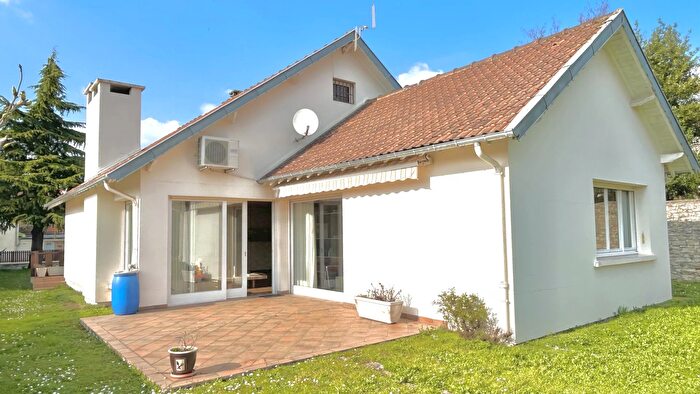 Mantes-la-Jolie, Centre-ville : Maison 6 pièces à vendre