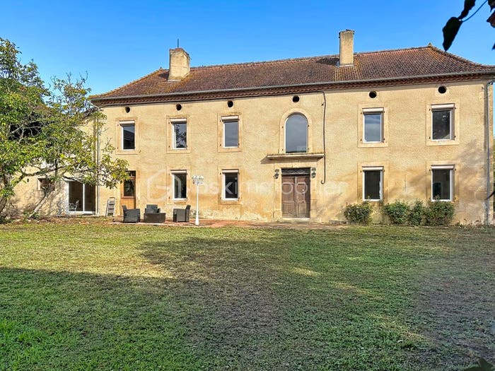 Trie-sur-Baïse : Maison 9 pièces à vendre