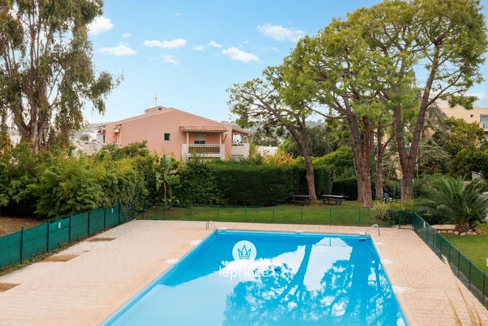 Nice, Corniche Fleurie : Appartement 4 pièces à vendre