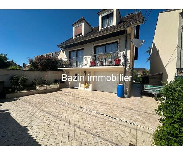 Maison 9 pièces à vendre - Sainte-Geneviève-des-Bois