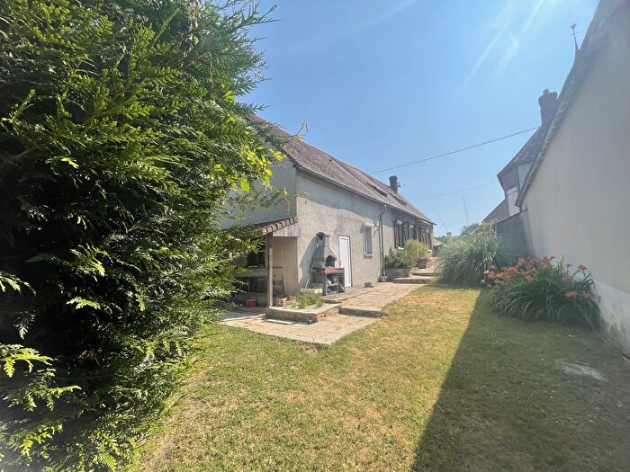 Bazoches-sur-le-Betz - Maison 8 pièces à vendre