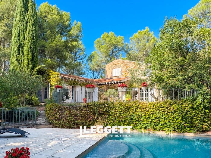 Maison 8 pièces à vendre à Châteauneuf-le-Rouge