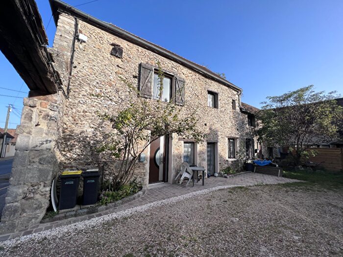 Maison 5 pièces à Saint-Chéron, à vendre