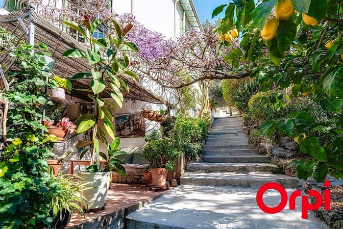 Bioves-Casino, Menton : Maison 6 pièces à louer