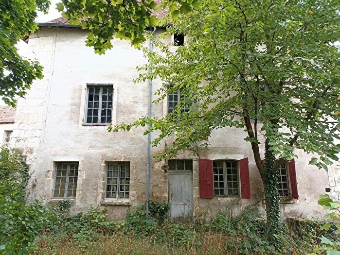 Léré : Maison 10 pièces à vendre