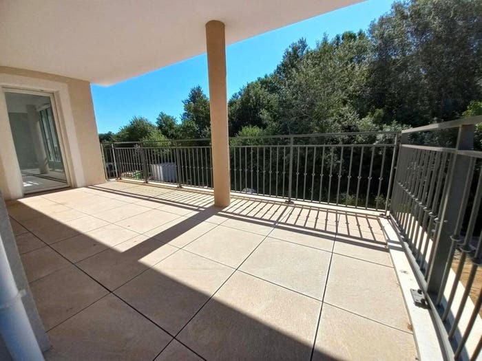 Est, Cogolin : Appartement 4 pièces à louer