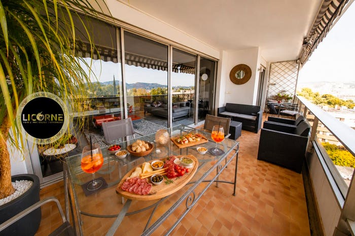 Appartement 5 pièces à louer à Marseille 8ème, Perier