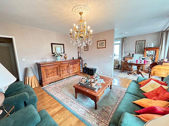 Fontenay-le-Fleury, Hôtel de ville : Appartement 4 pièces à vendre