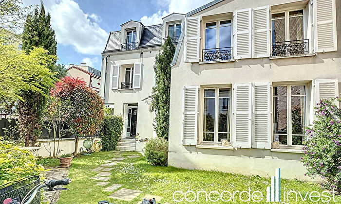 Asnières-sur-Seine, Bécon, Bourguignons : Maison 6 pièces à vendre
